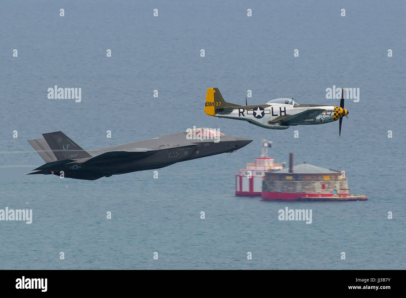August 19, 2016: Chicago, Illinois, U.S. - A F-35 Lightning II flies in ... August 19, 2016: Chicago, Illinois, U.S. - A F-35 Lightning II flies in ...