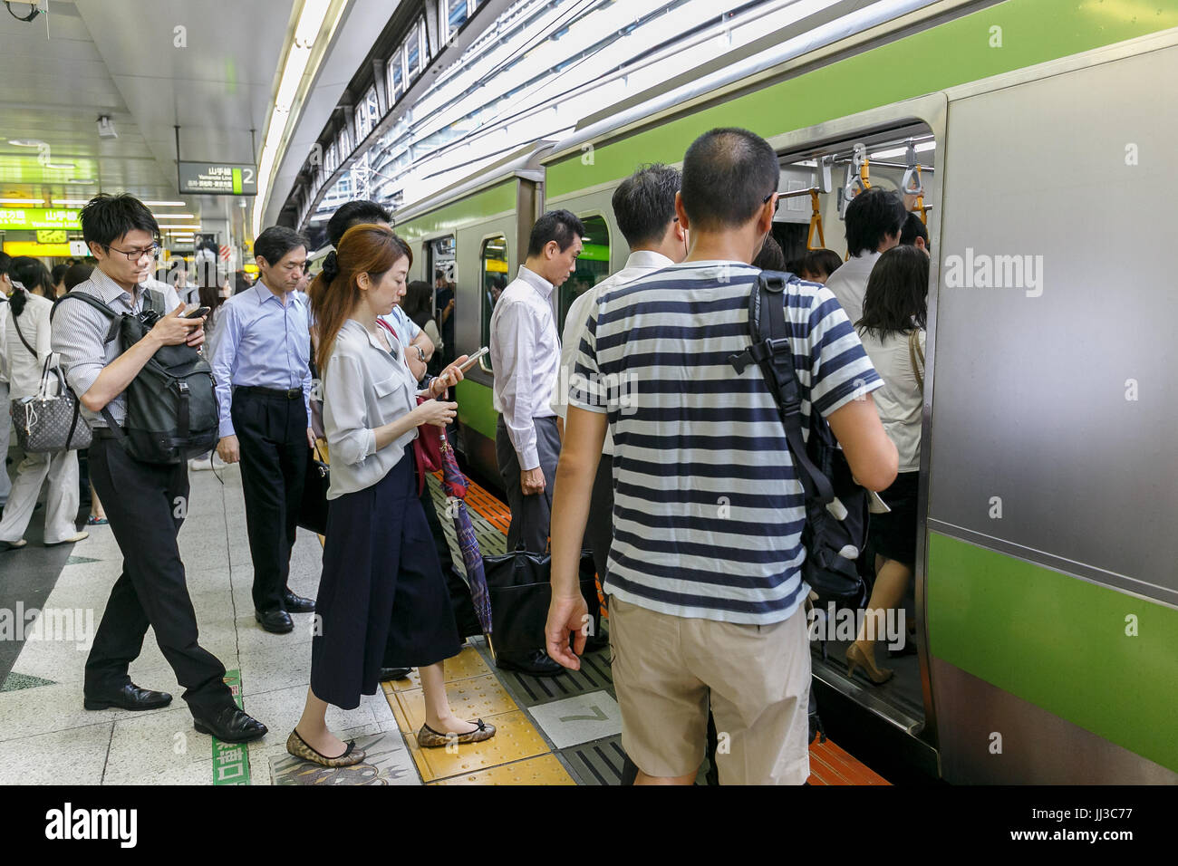 Traffic congestion in tokyo, japan hi-res stock photography and images ...