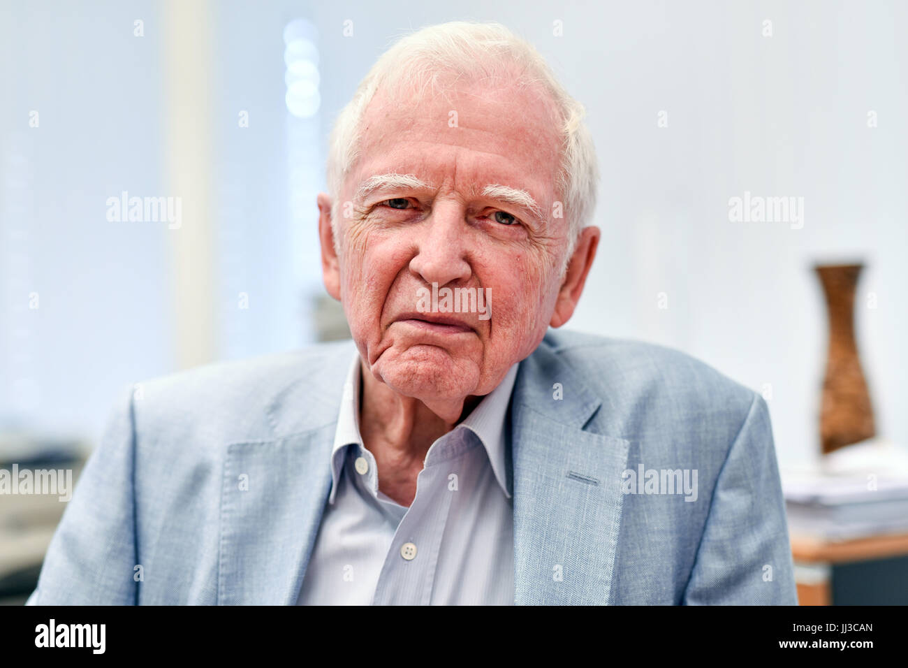 Nobel prize medicine 2016 hi-res stock photography and images - Alamy