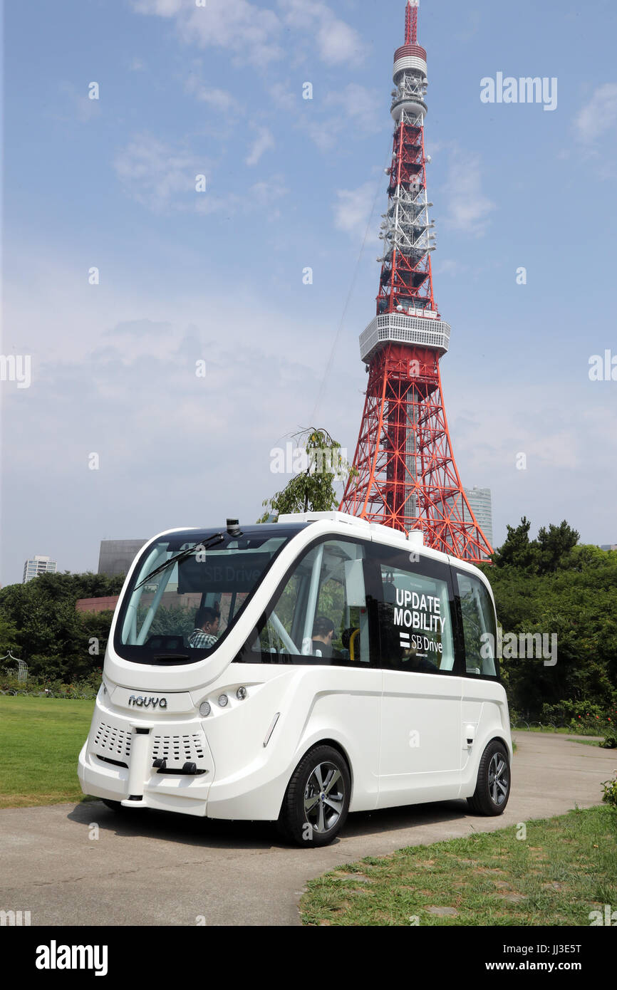 Electric bus on charge hi-res stock photography and images - Alamy