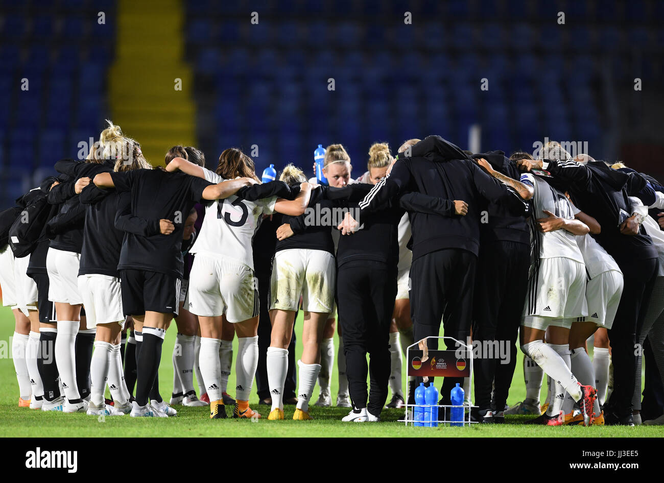 The German team assembles in a circle after the UEFA Women's Euro 2017 ...