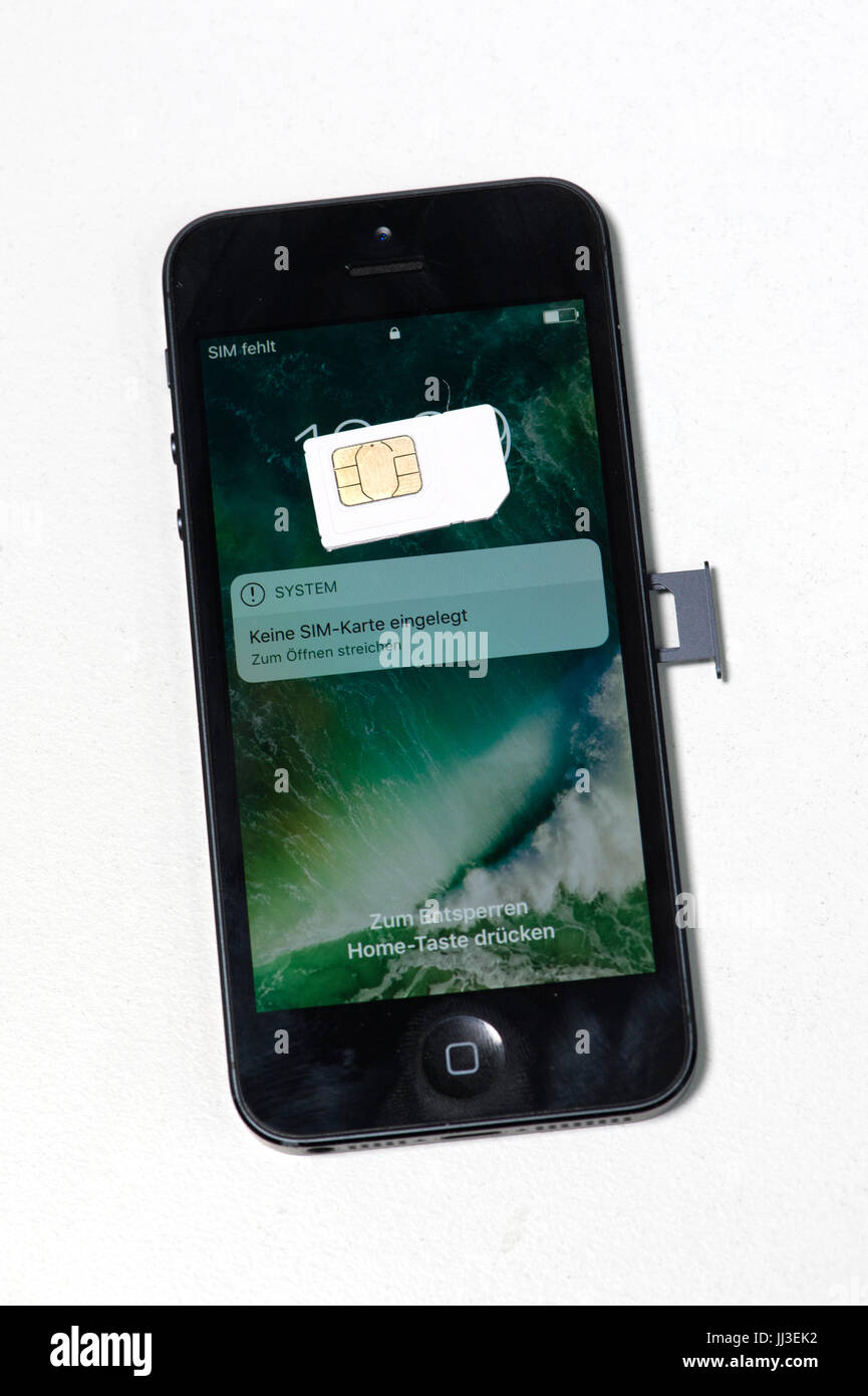 A 'No SIM Card Installed' message on a mobile telephone in Berlin ...