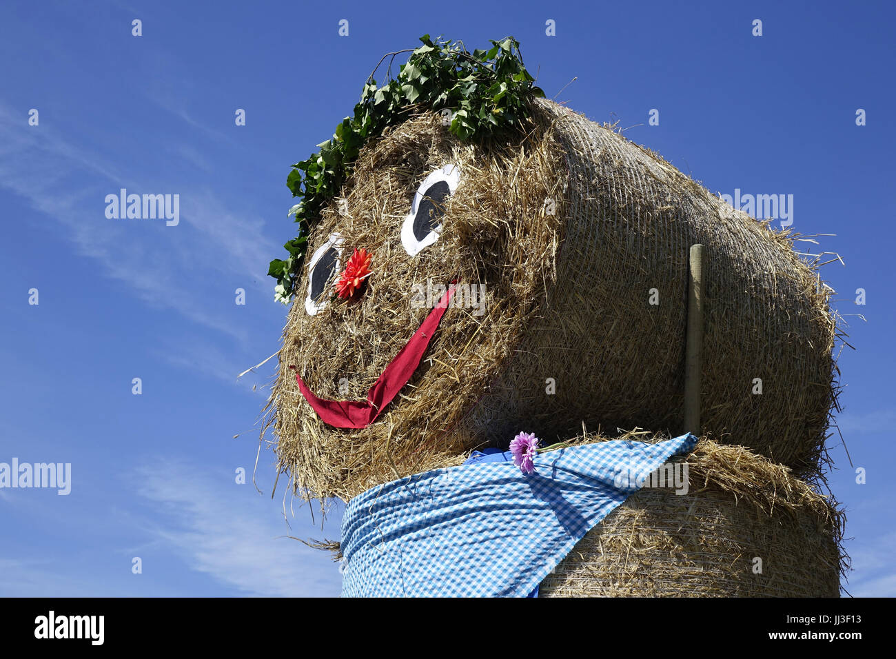 Straw figure hi-res stock photography and images - Alamy