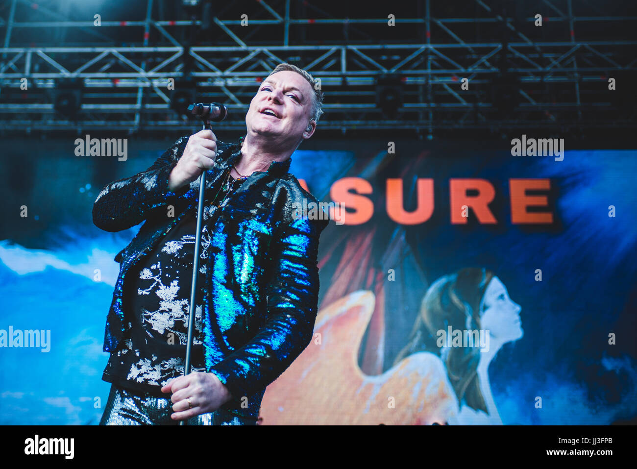 Erasure band hi-res stock photography and images - Alamy