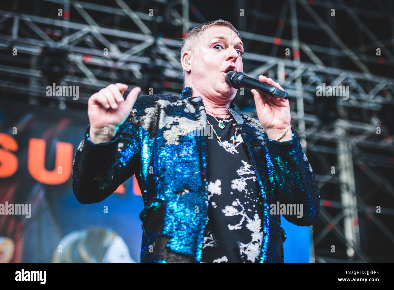 Erasure band hi-res stock photography and images - Alamy