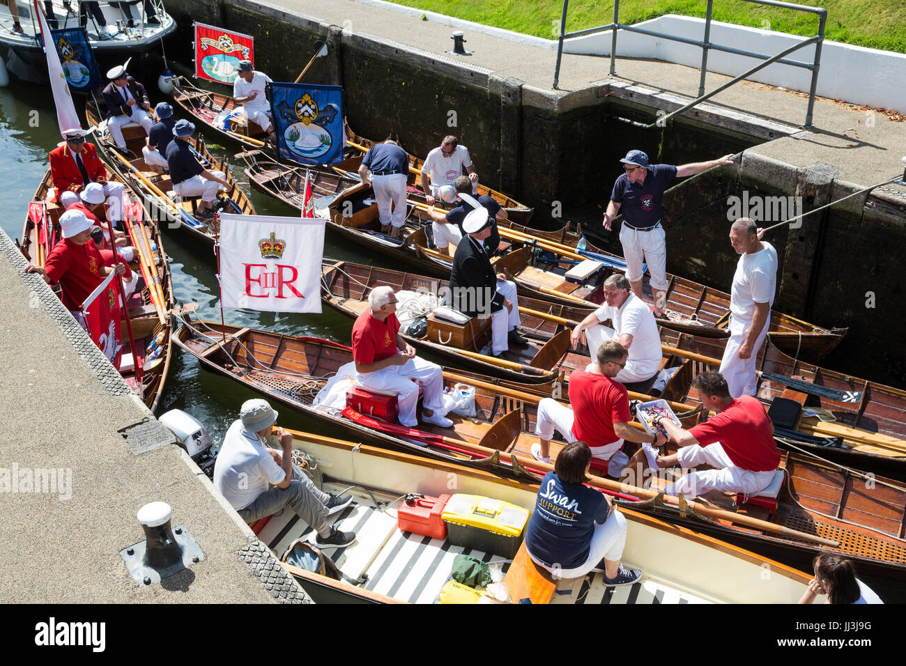 Bray lock river thames hi-res stock photography and images - Alamy