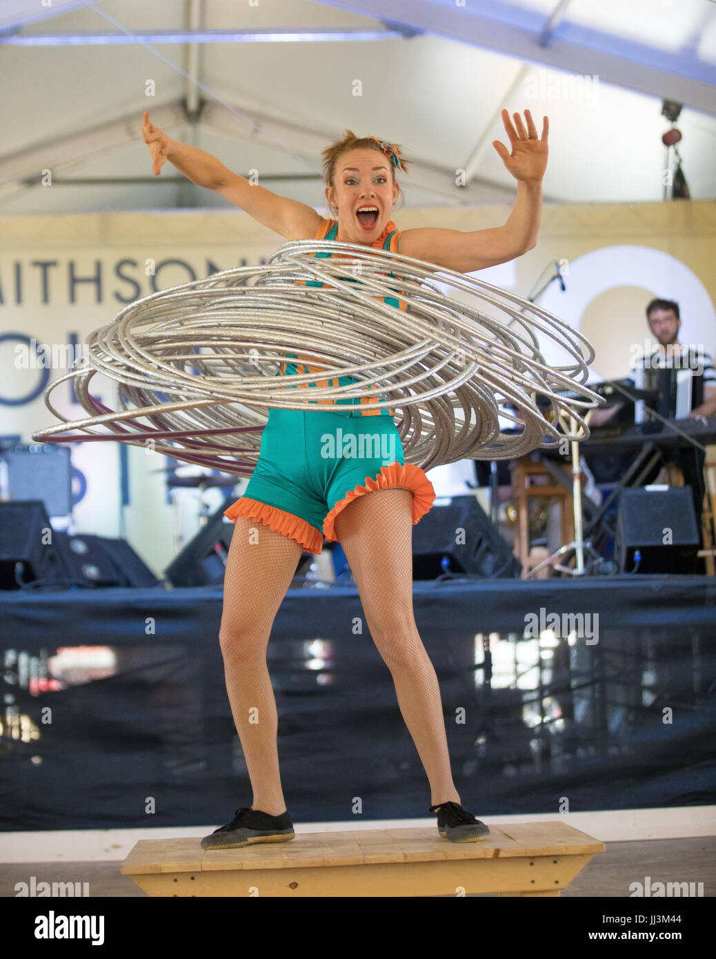 Natasha Kaluza of Circus Bella (San Francisco, Calif.) performs with ...