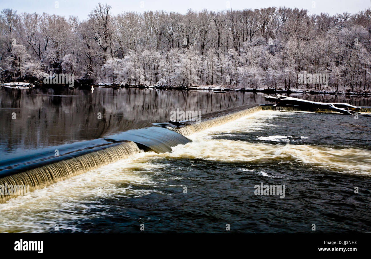 Snow covered james river hi-res stock photography and images - Alamy