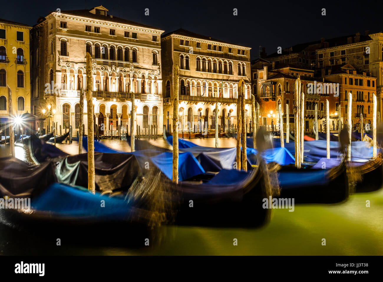 Gondolas at night venice hi-res stock photography and images - Alamy
