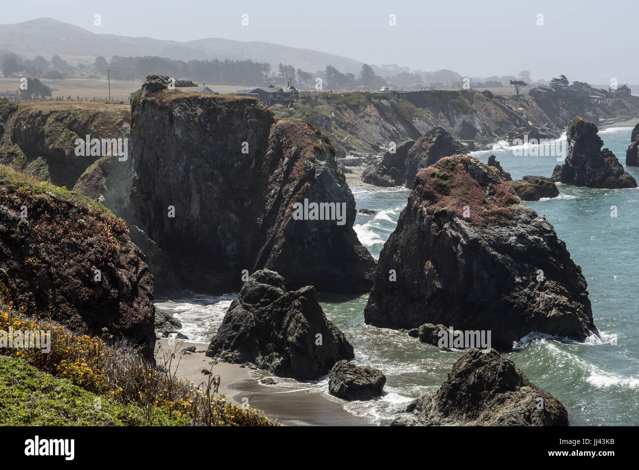 Picturesque rocks of norther pacific coast hi-res stock photography and ...