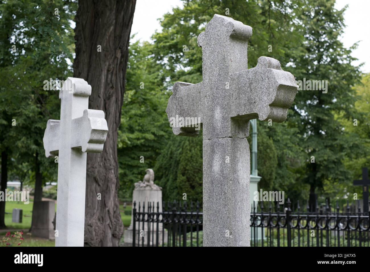Cross on cemetery hi-res stock photography and images - Alamy