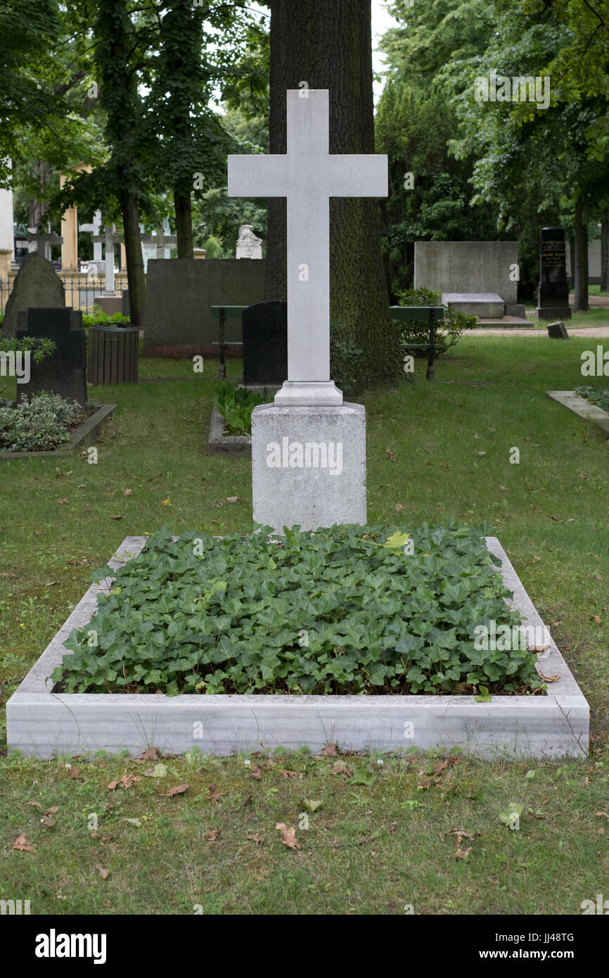 gravestone, stone cross on cemetery / graveyard Stock Photo - Alamy