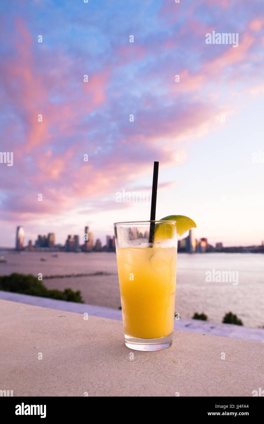 Rooftop cocktail hi-res stock photography and images - Alamy
