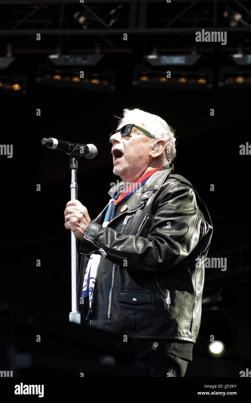 Eric Burden and the Animals perform at Monterey Pop Festival 2017 ...