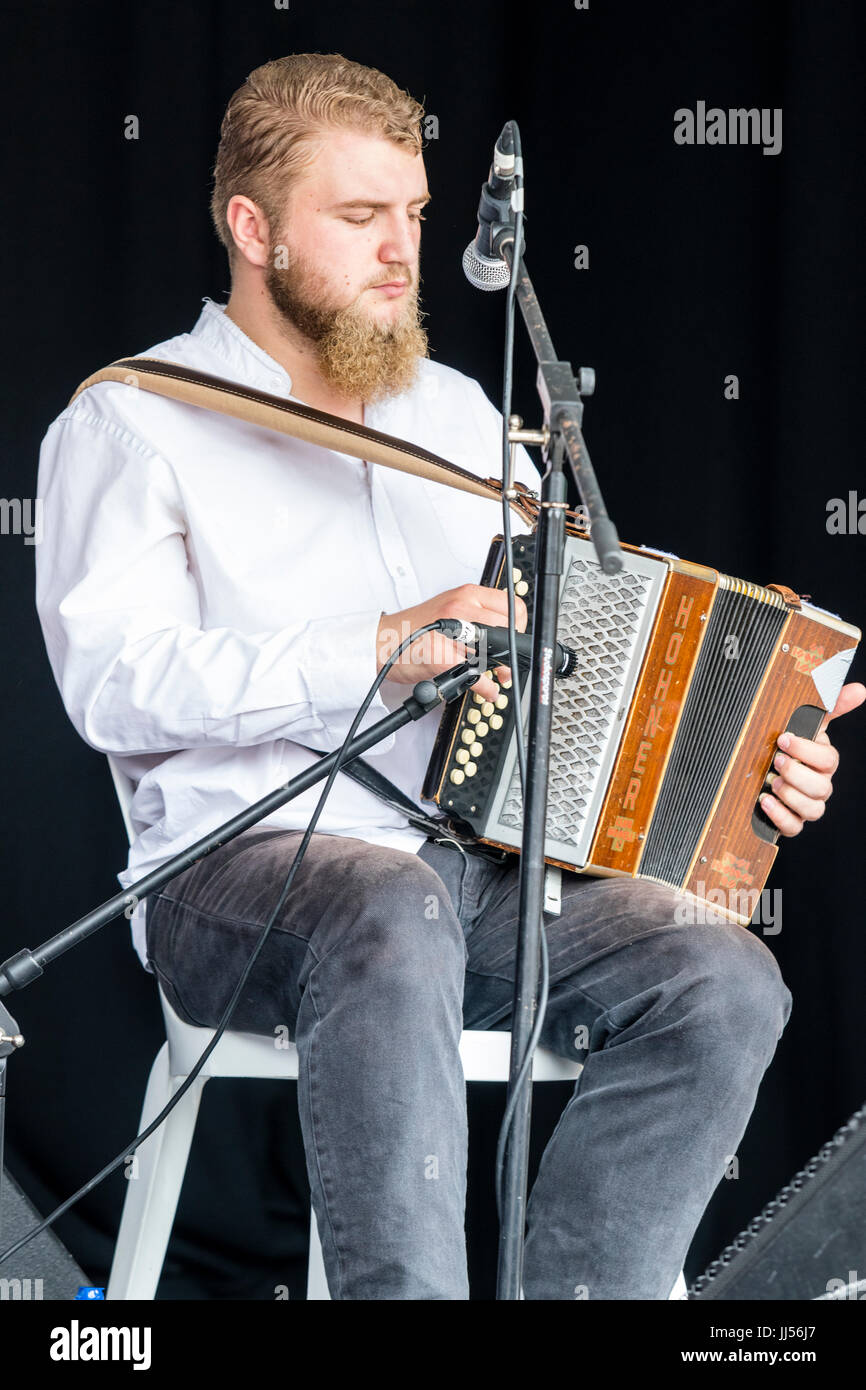 Melodeon hi-res stock photography and images - Alamy