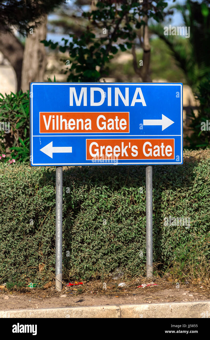 Maltese road signs hi-res stock photography and images - Alamy