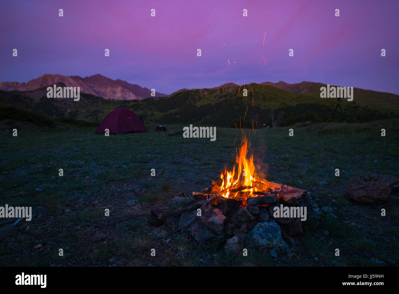 Bonfire adventures hi-res stock photography and images - Alamy