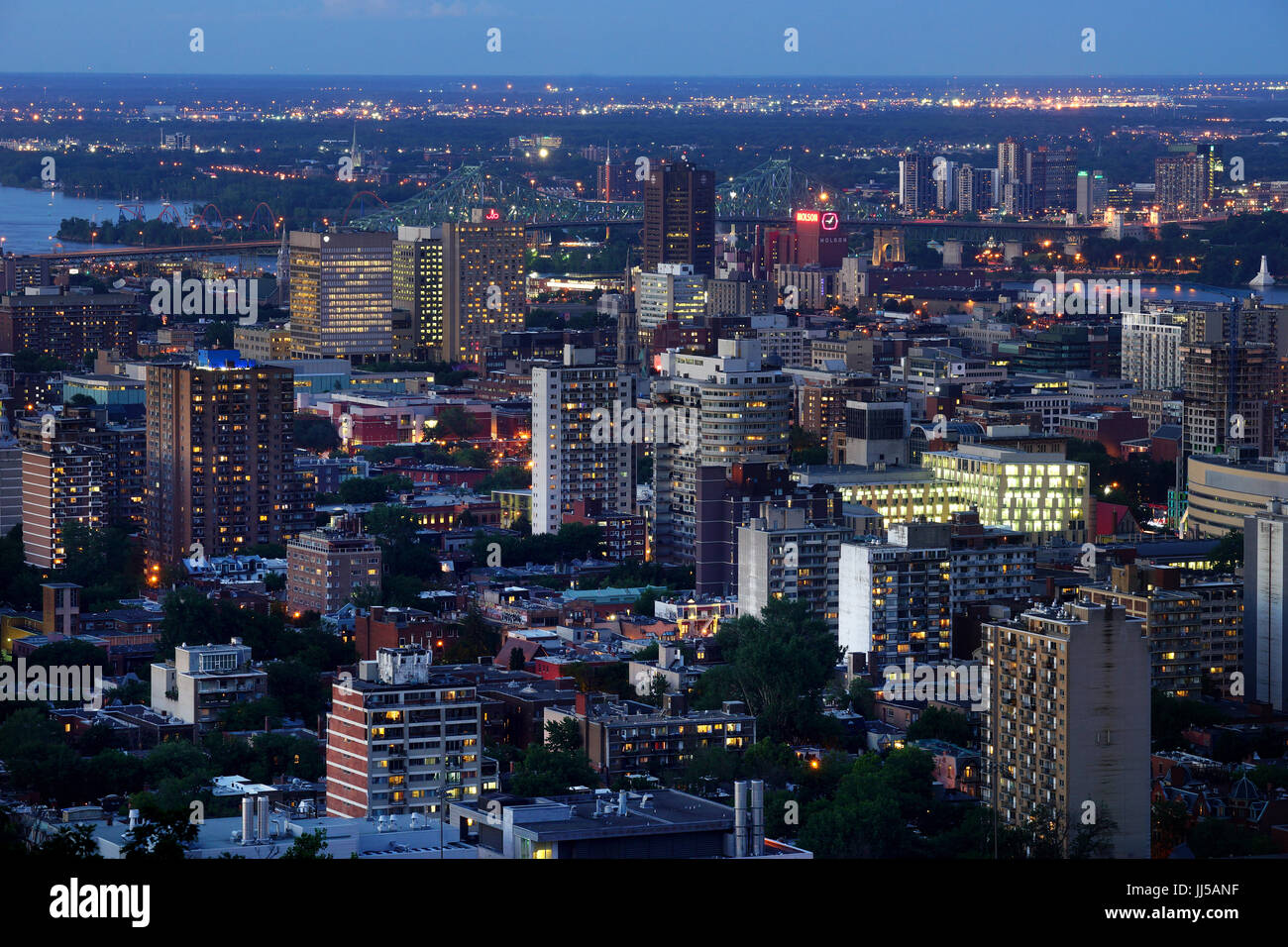 Montréal night neon hi-res stock photography and images - Alamy