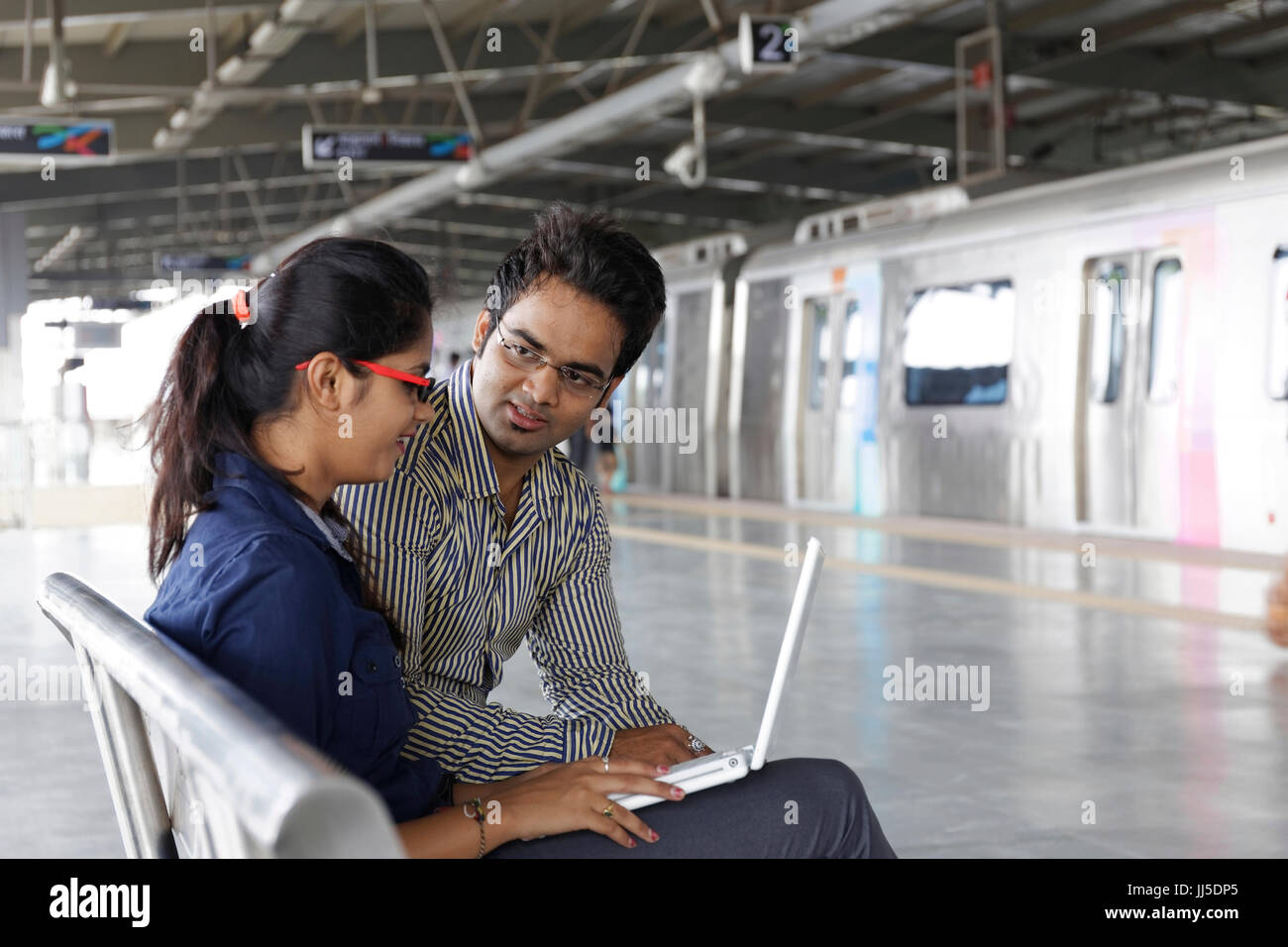 Metro trains india hi-res stock photography and images - Alamy