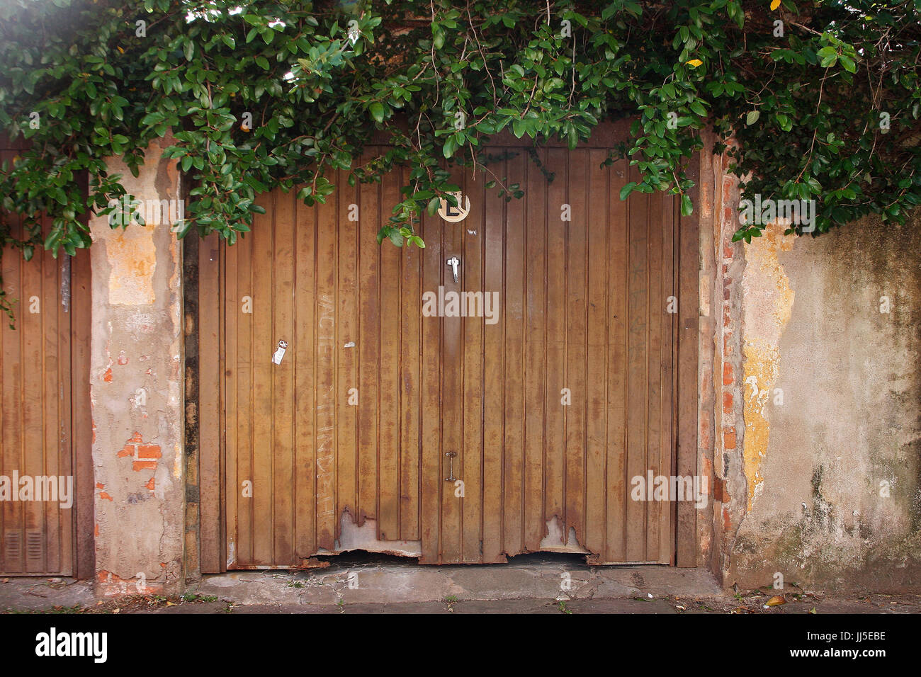 Gate, wall, gateway, entrance, garage, Brazil Stock Photo - Alamy