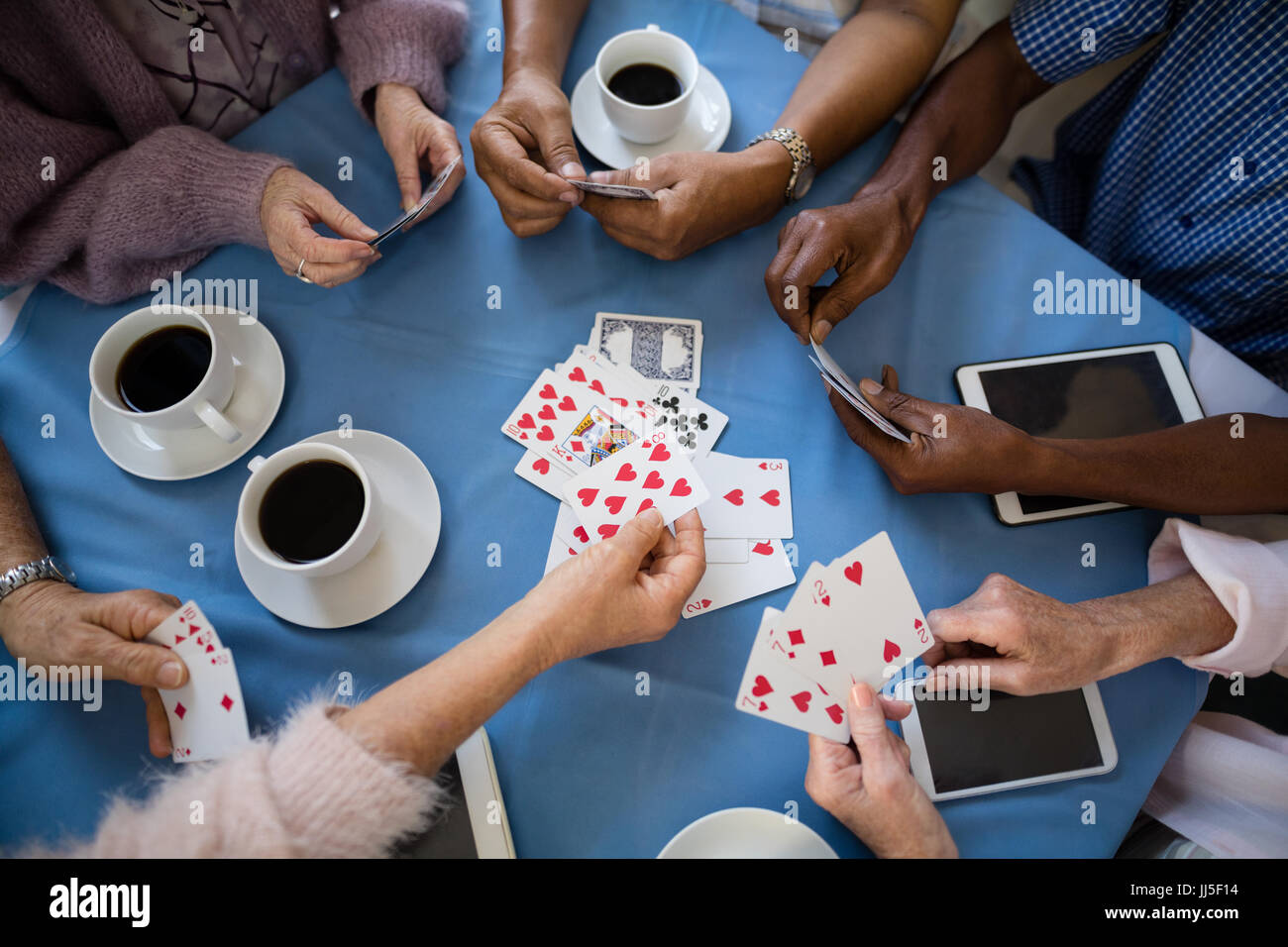 People playing cards hi-res stock photography and images - Alamy