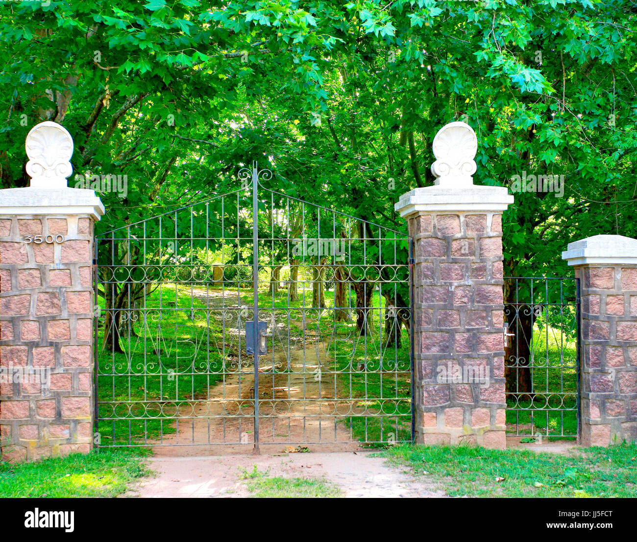 Gate numbers hi-res stock photography and images - Alamy