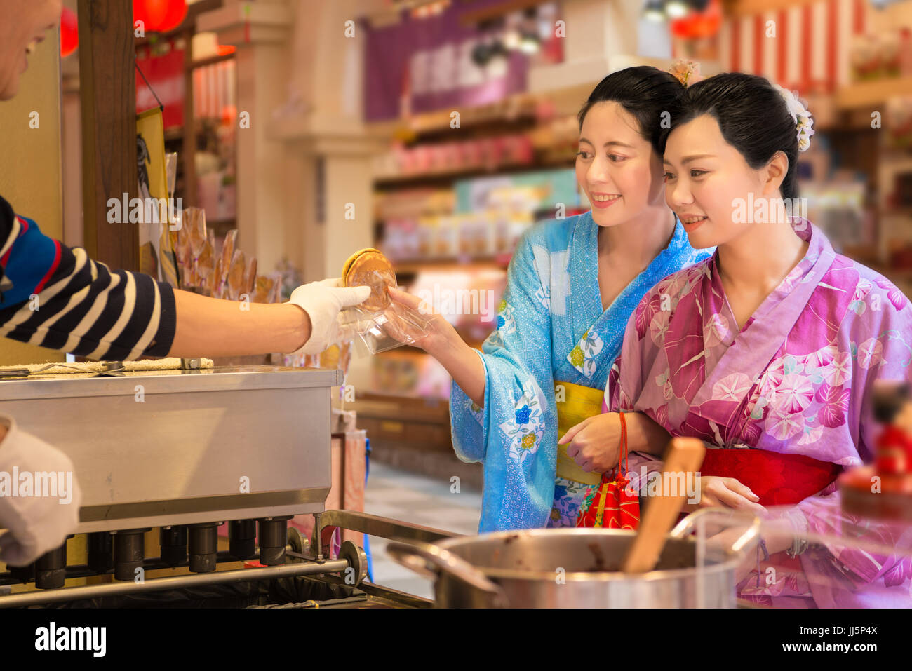 Cooking in an outdoor kitchen japan hi-res stock photography and images ...