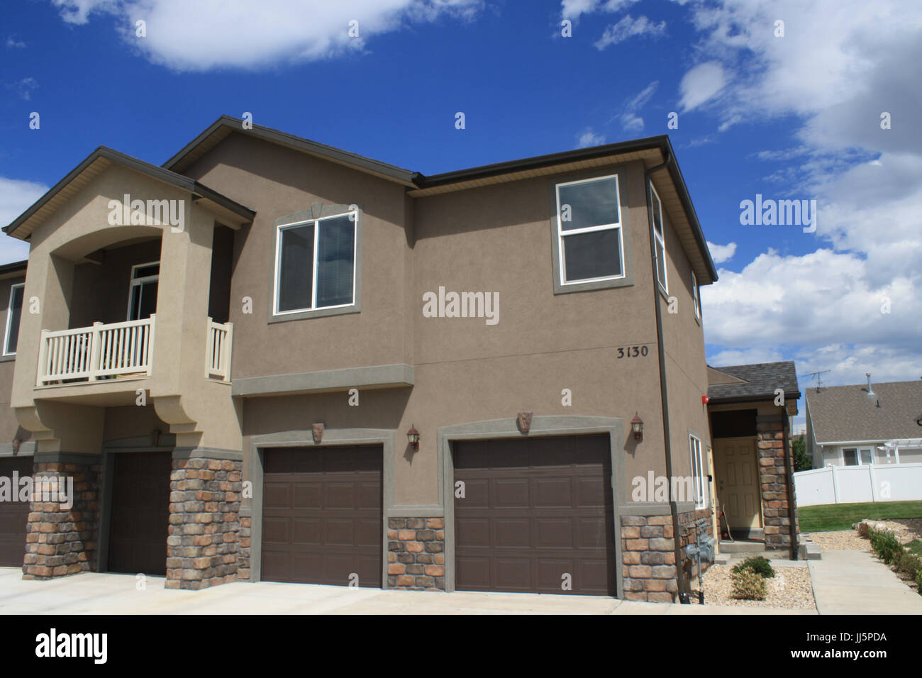 Neighborhood homes hi-res stock photography and images - Alamy