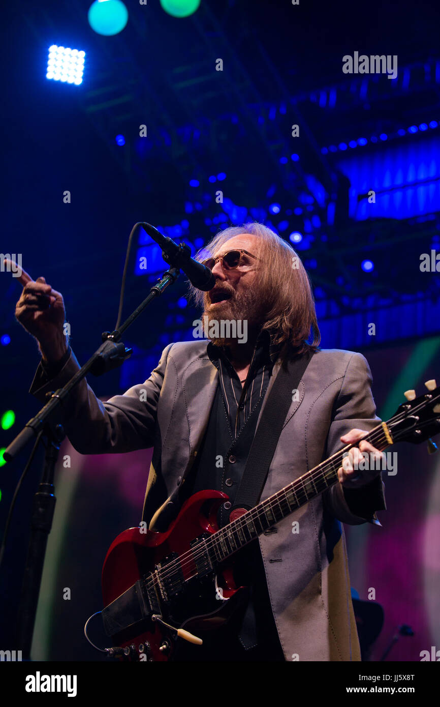 Tom Petty & The Heartbreakers performing in Toronto on their 40th ...
