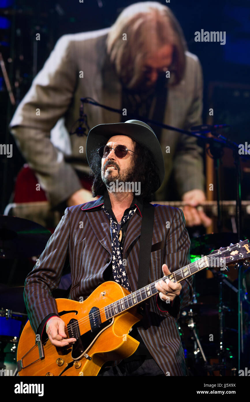 Mike Campbell. Tom Petty & The Heartbreakers performing in Toronto on ...