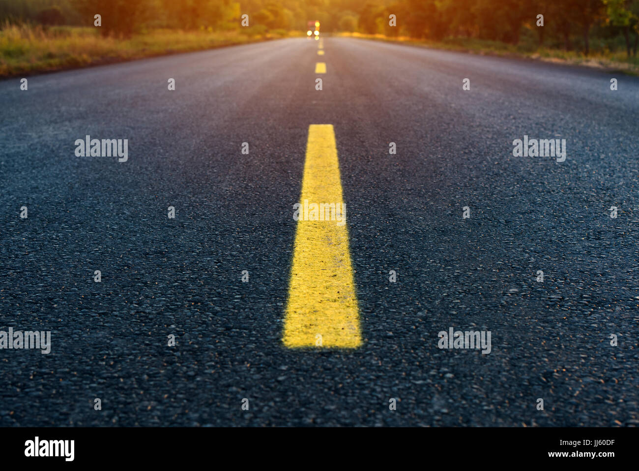 Dashed line hi-res stock photography and images - Alamy
