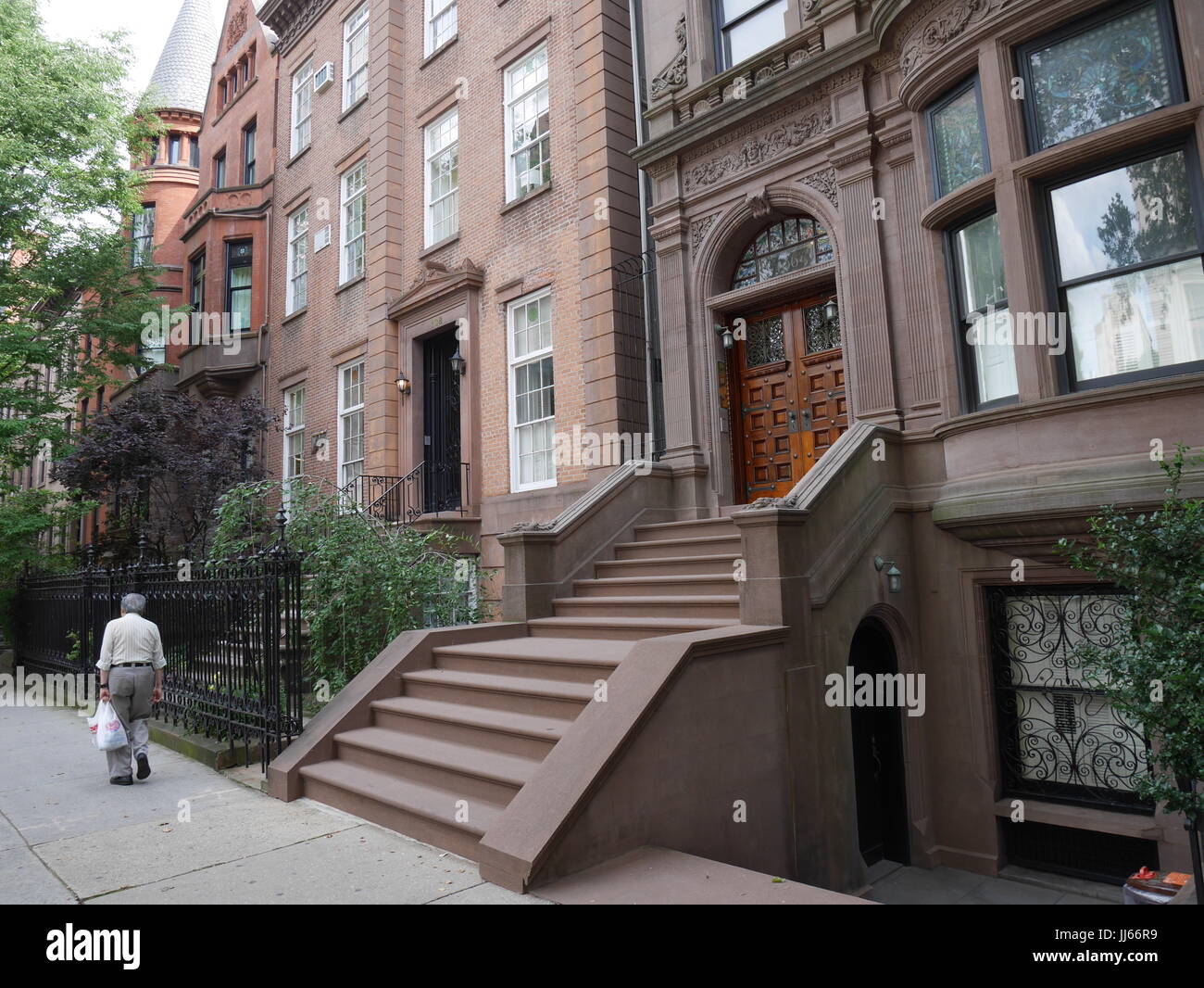 Brownstone hi-res stock photography and images - Alamy