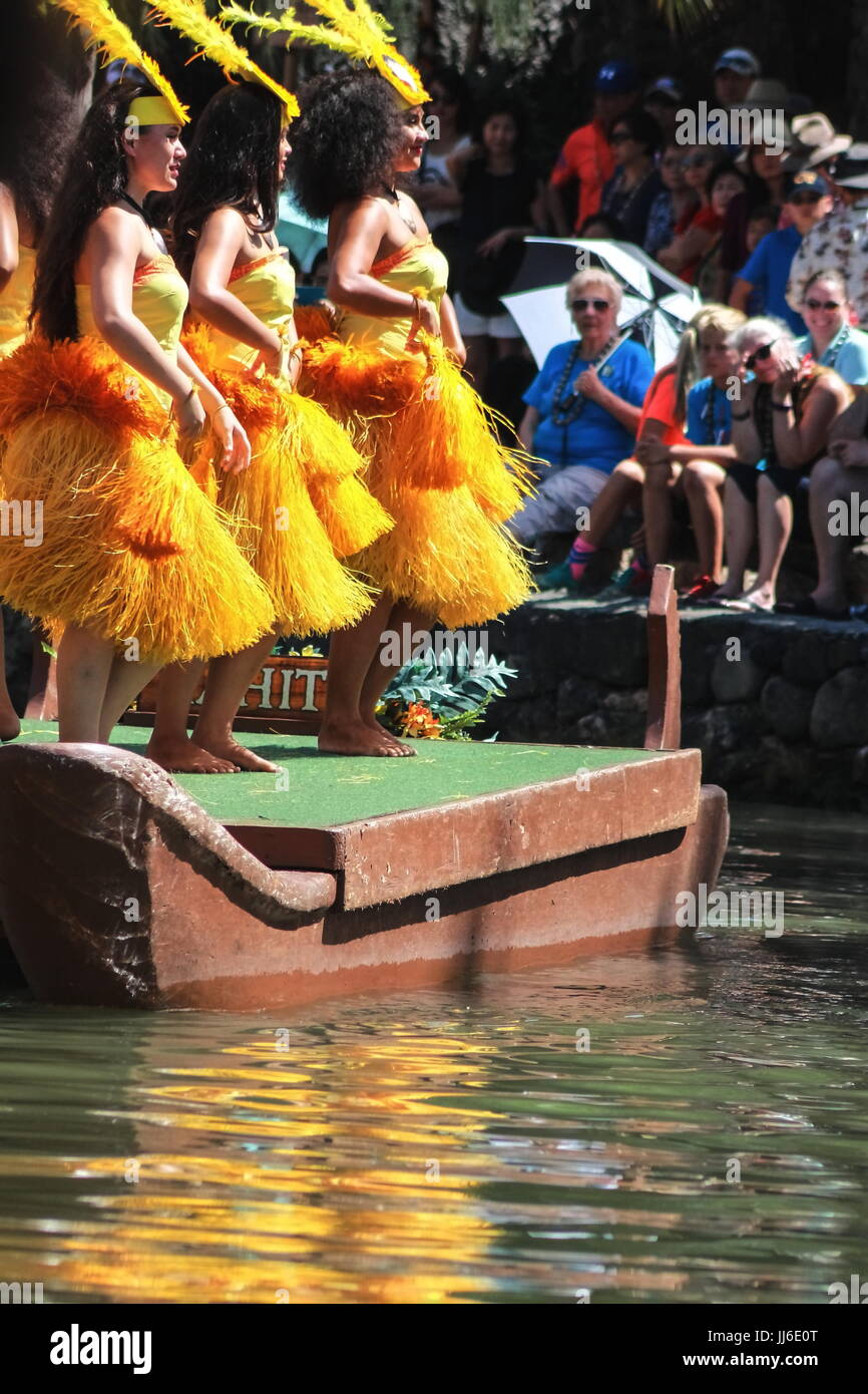 Honolulu, Hawaii - May 27, 2016: Young Polynesian Performers ...