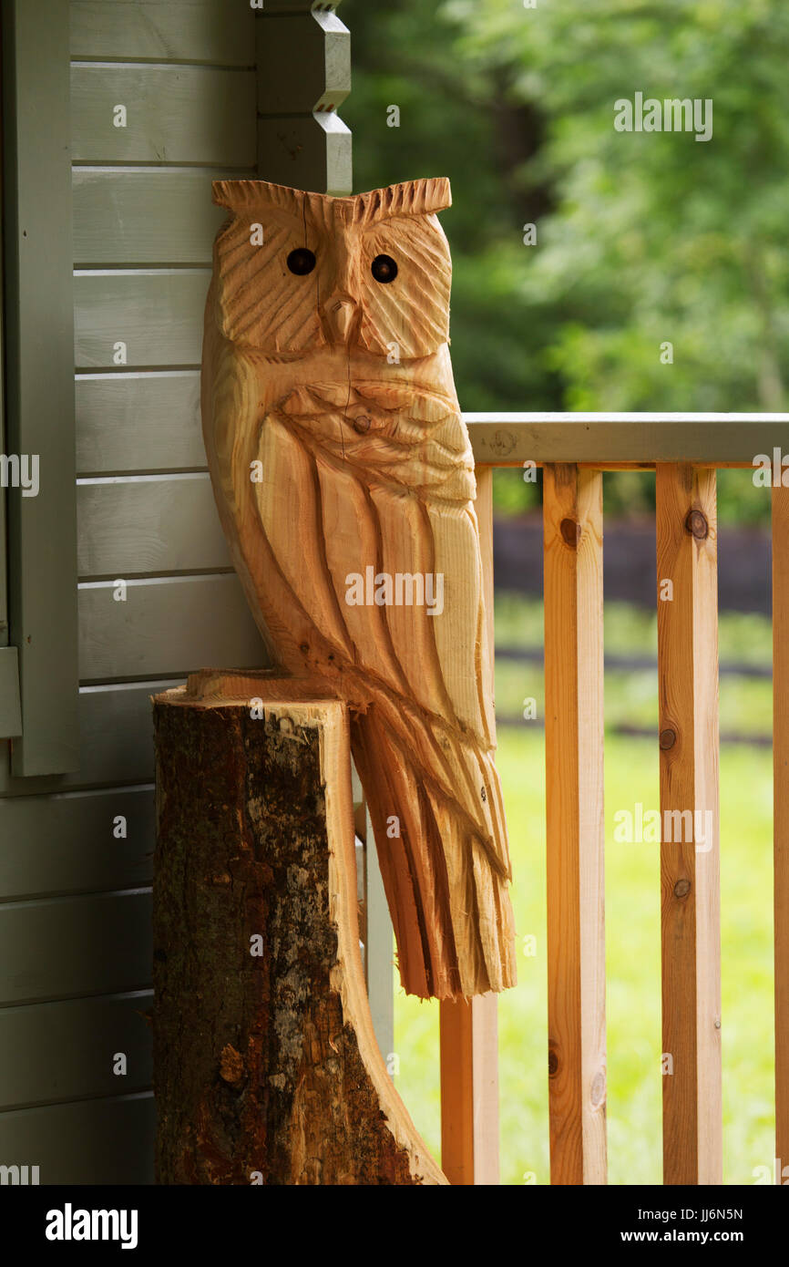 Carved wooden owl hi-res stock photography and images - Alamy