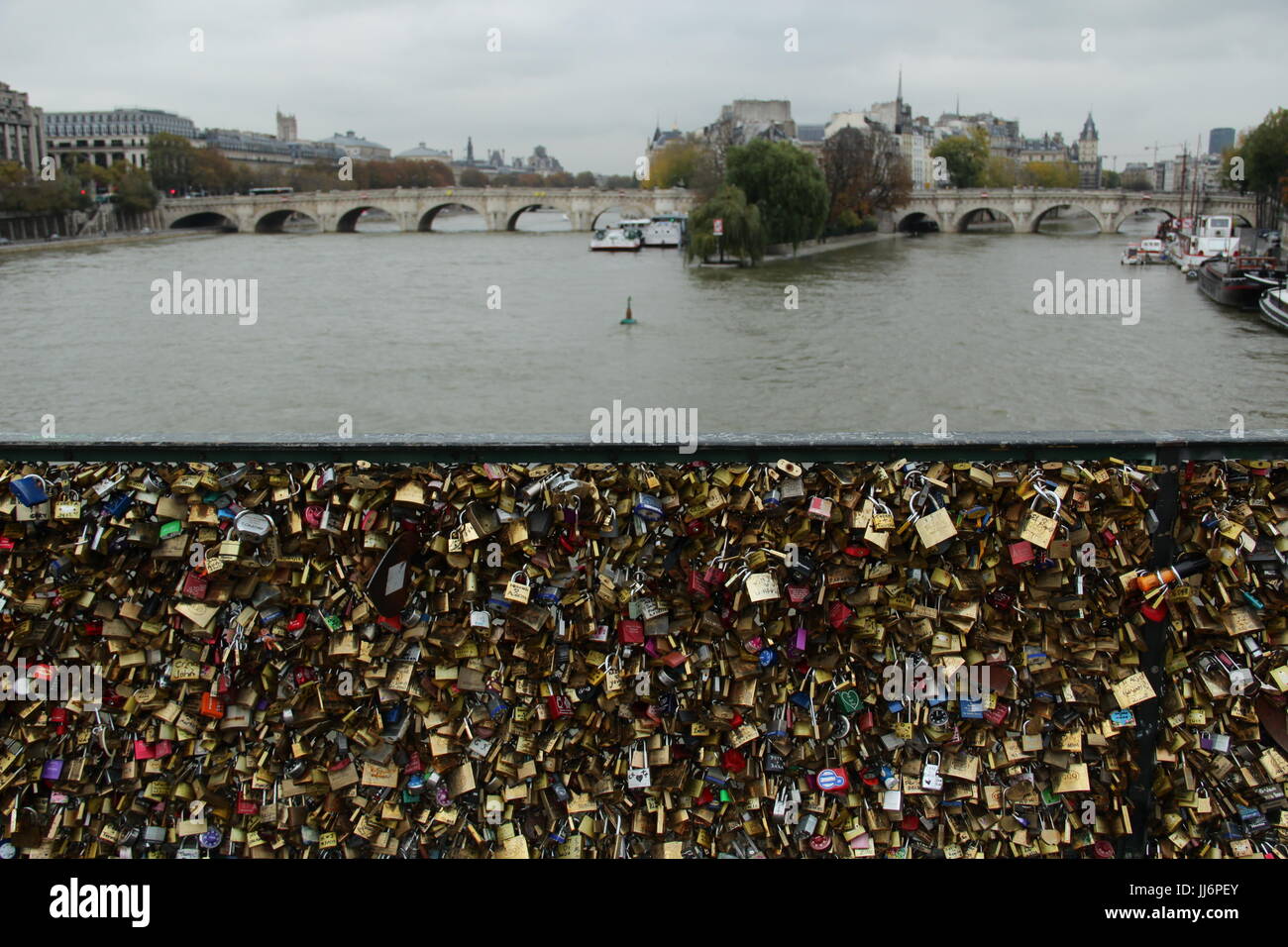 Centre pompidou paris bridge hi-res stock photography and images - Alamy
