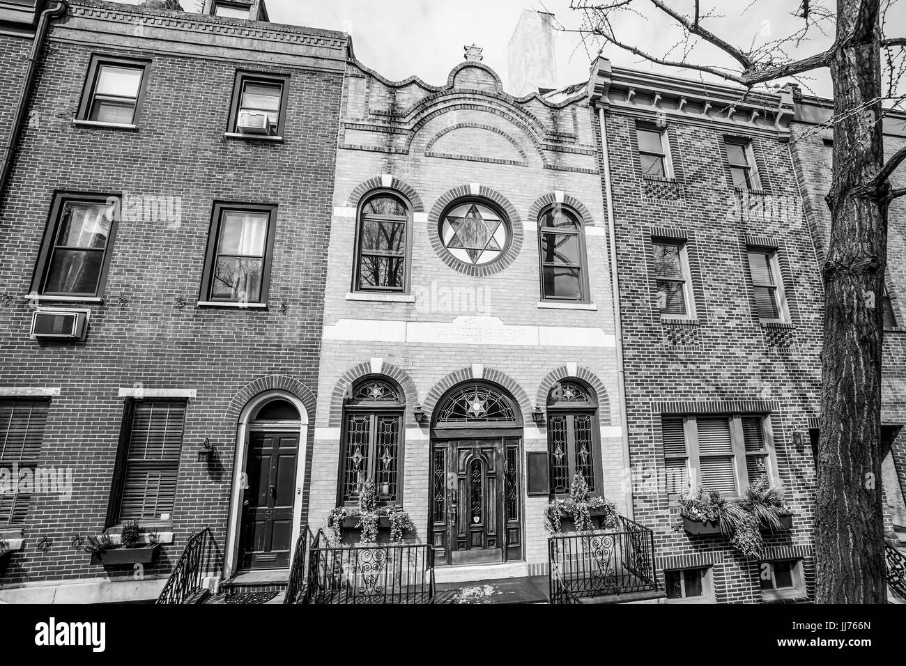 Street view in the historic district of Philadelphia - PHILADELPHIA ...