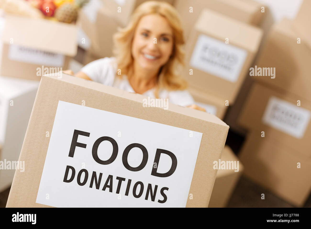 Handing out food hi-res stock photography and images - Alamy