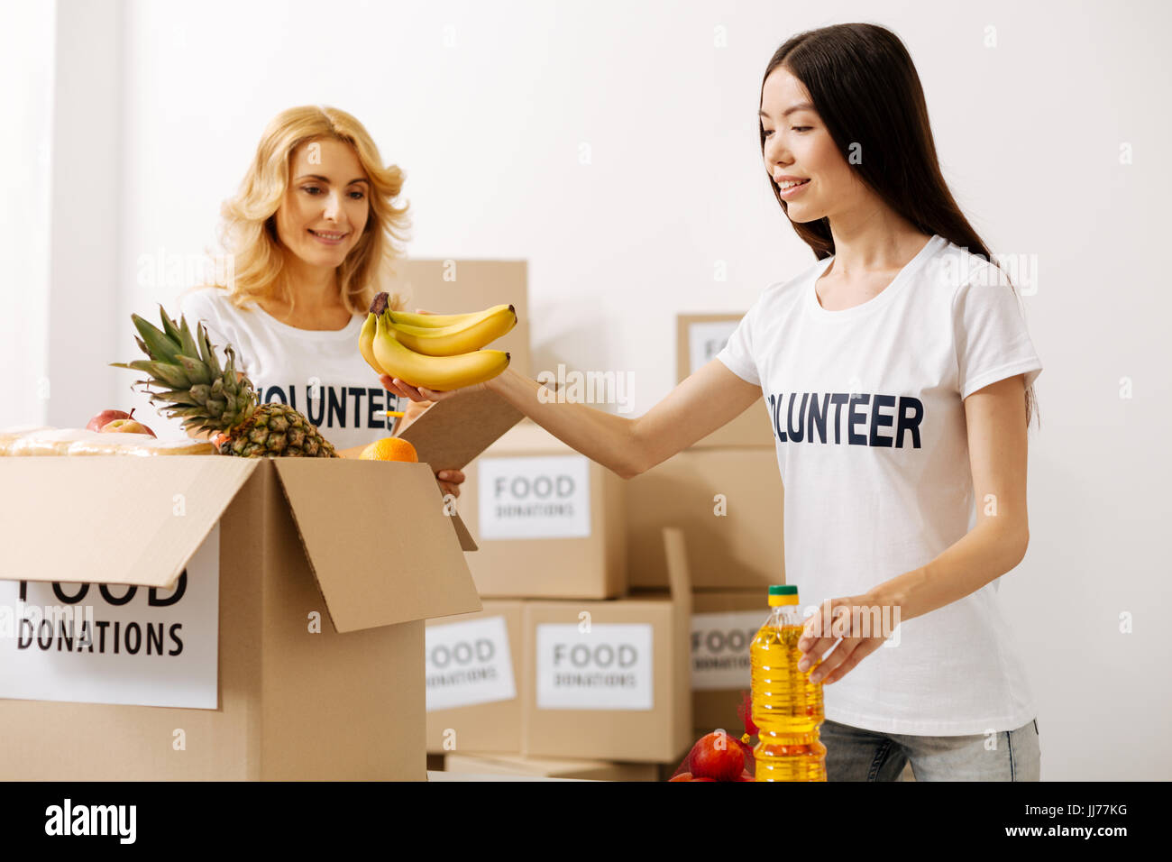 Teamwork ladies hi-res stock photography and images - Alamy