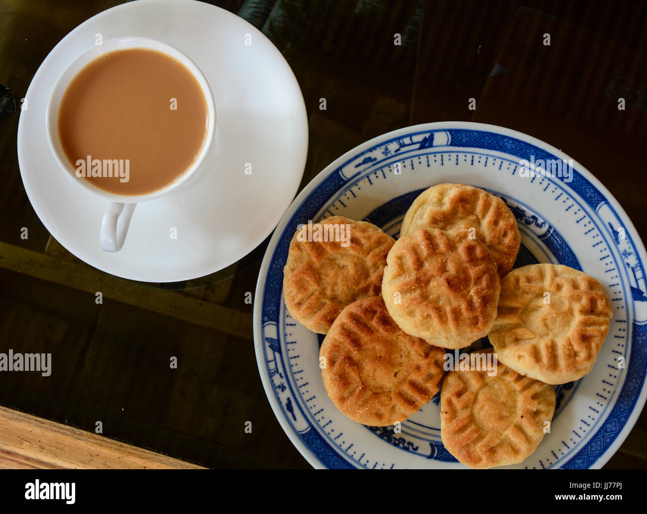 Milk Tea With Biscuit