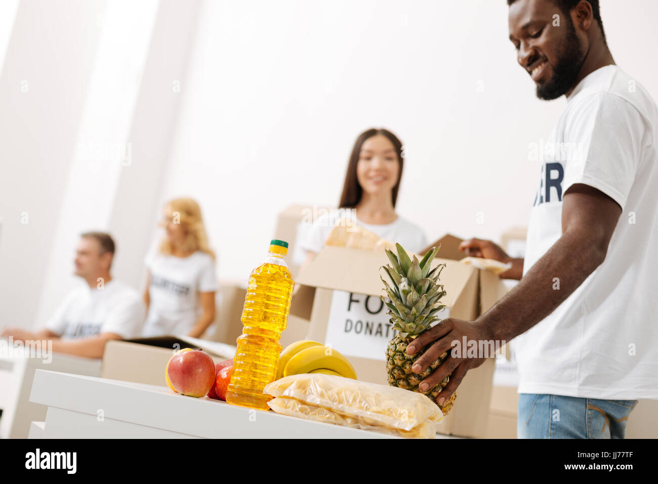 Packing with care warehouse hi-res stock photography and images - Alamy