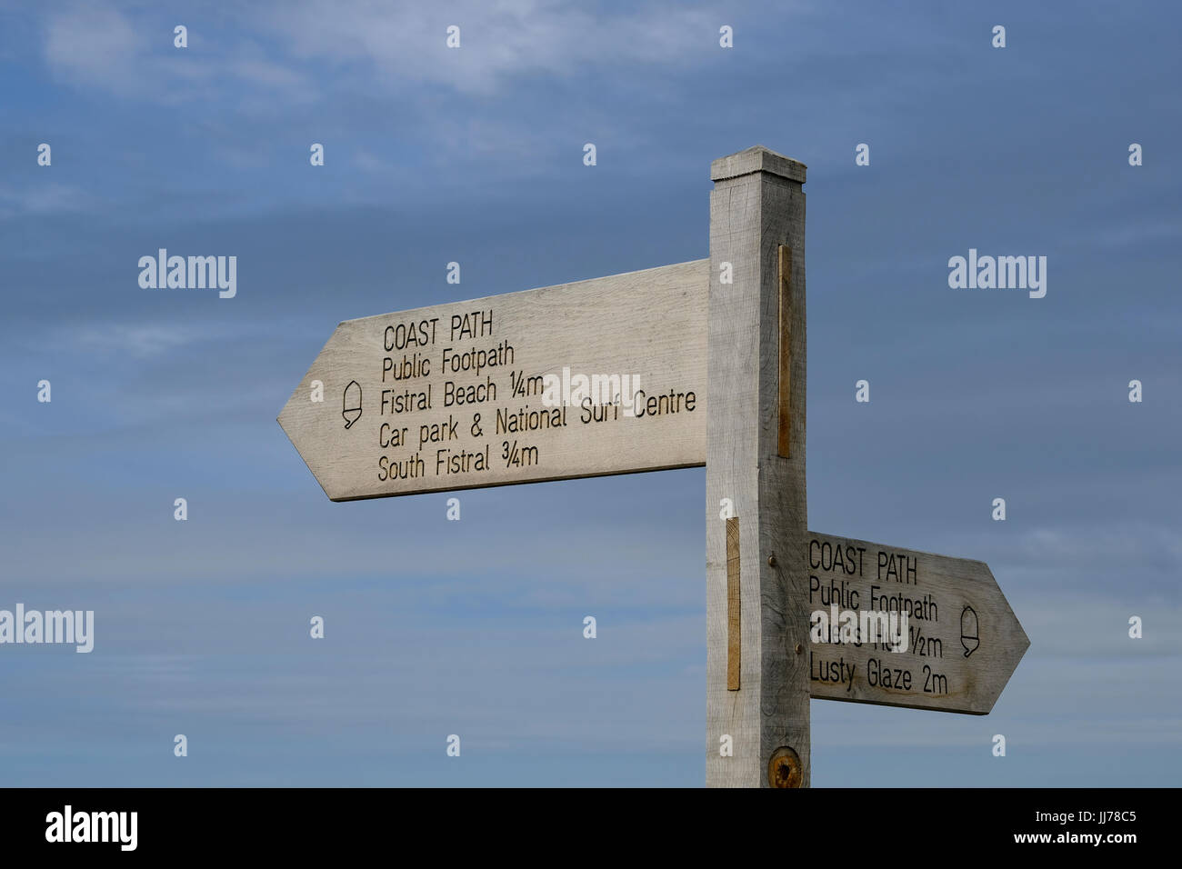 Direction sign on the Coast Path at Newquay in Cornwall Stock Photo - Alamy