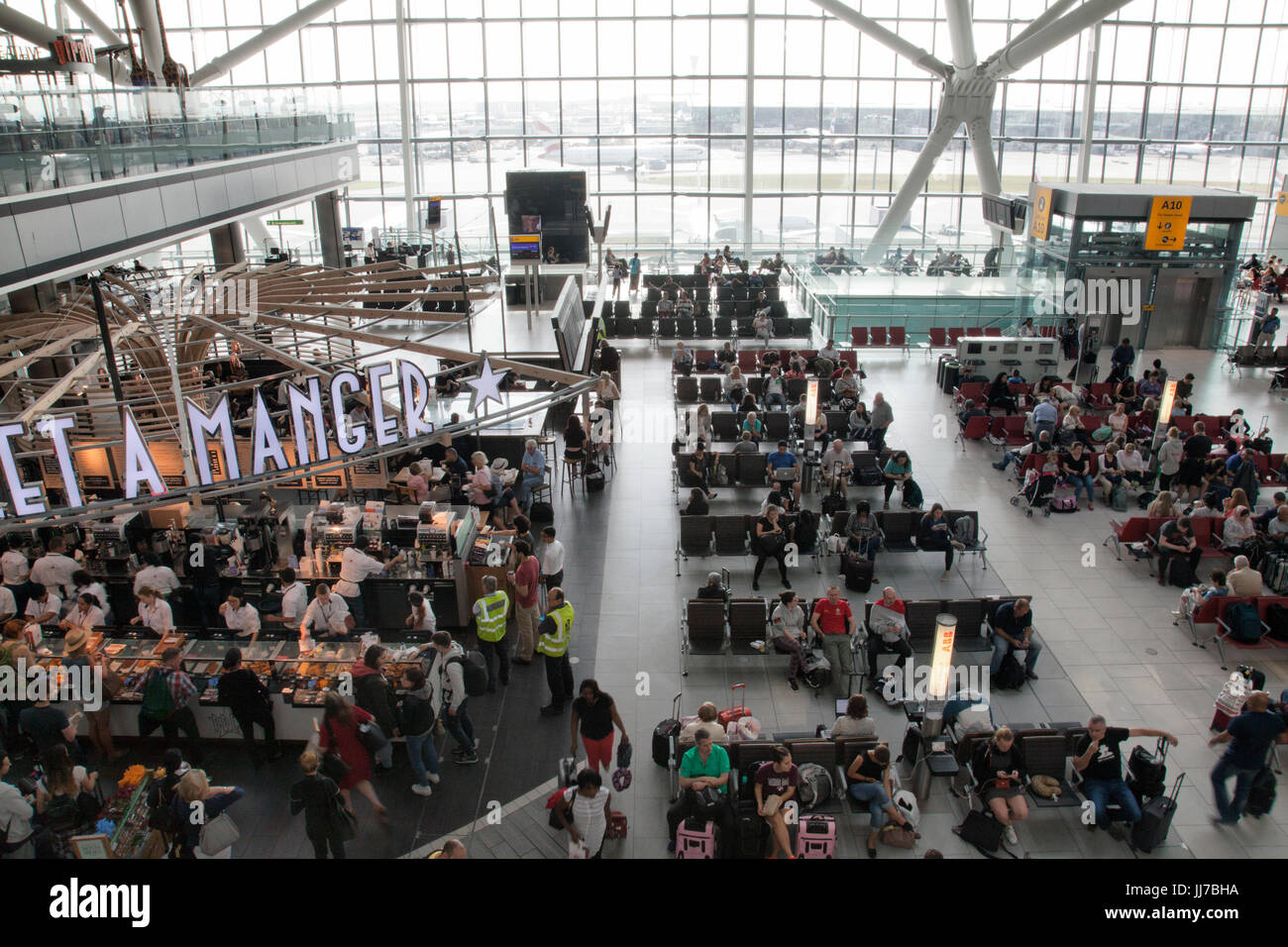 Heathrow gate hi-res stock photography and images - Alamy