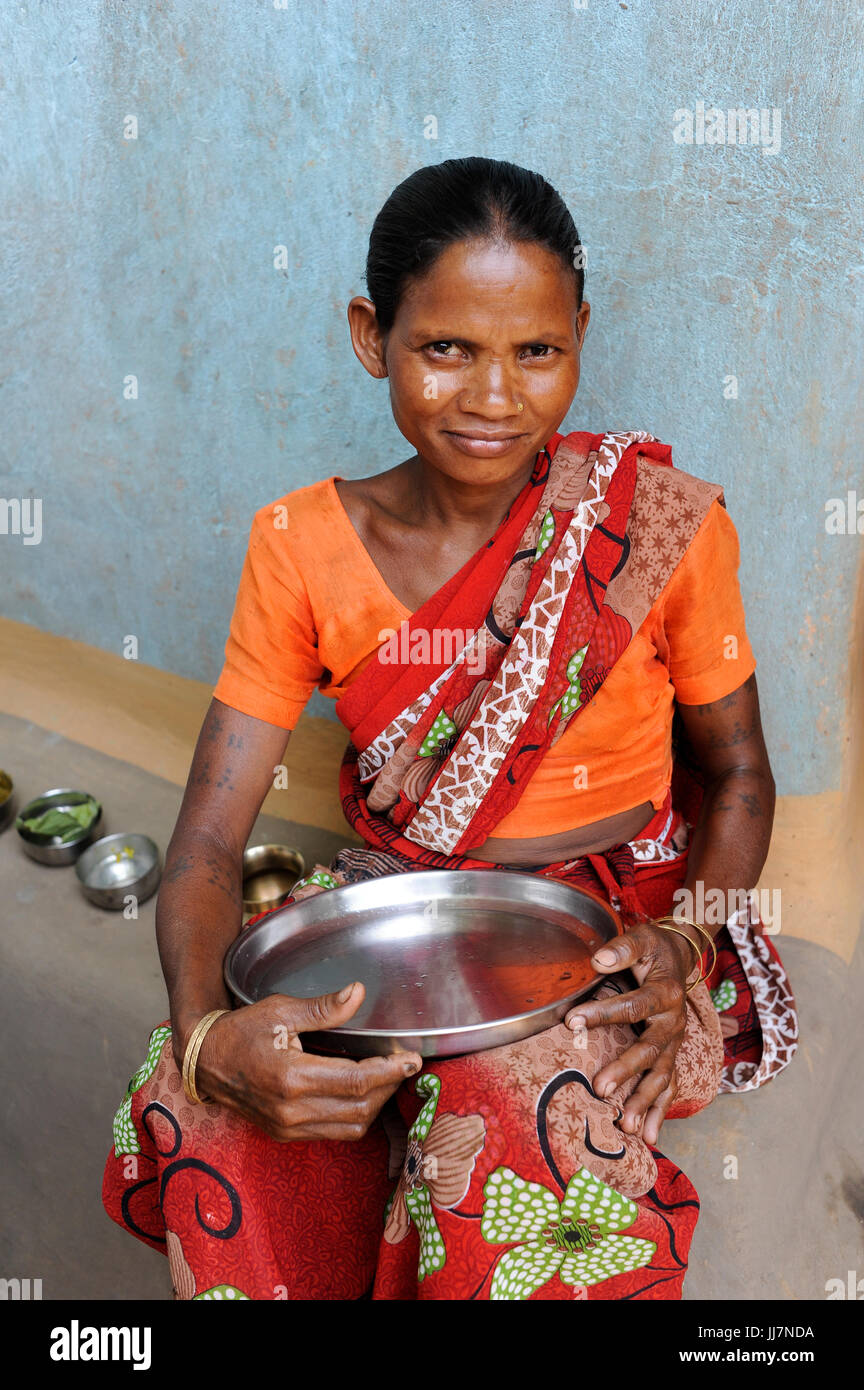 Gond tribe hi-res stock photography and images - Alamy