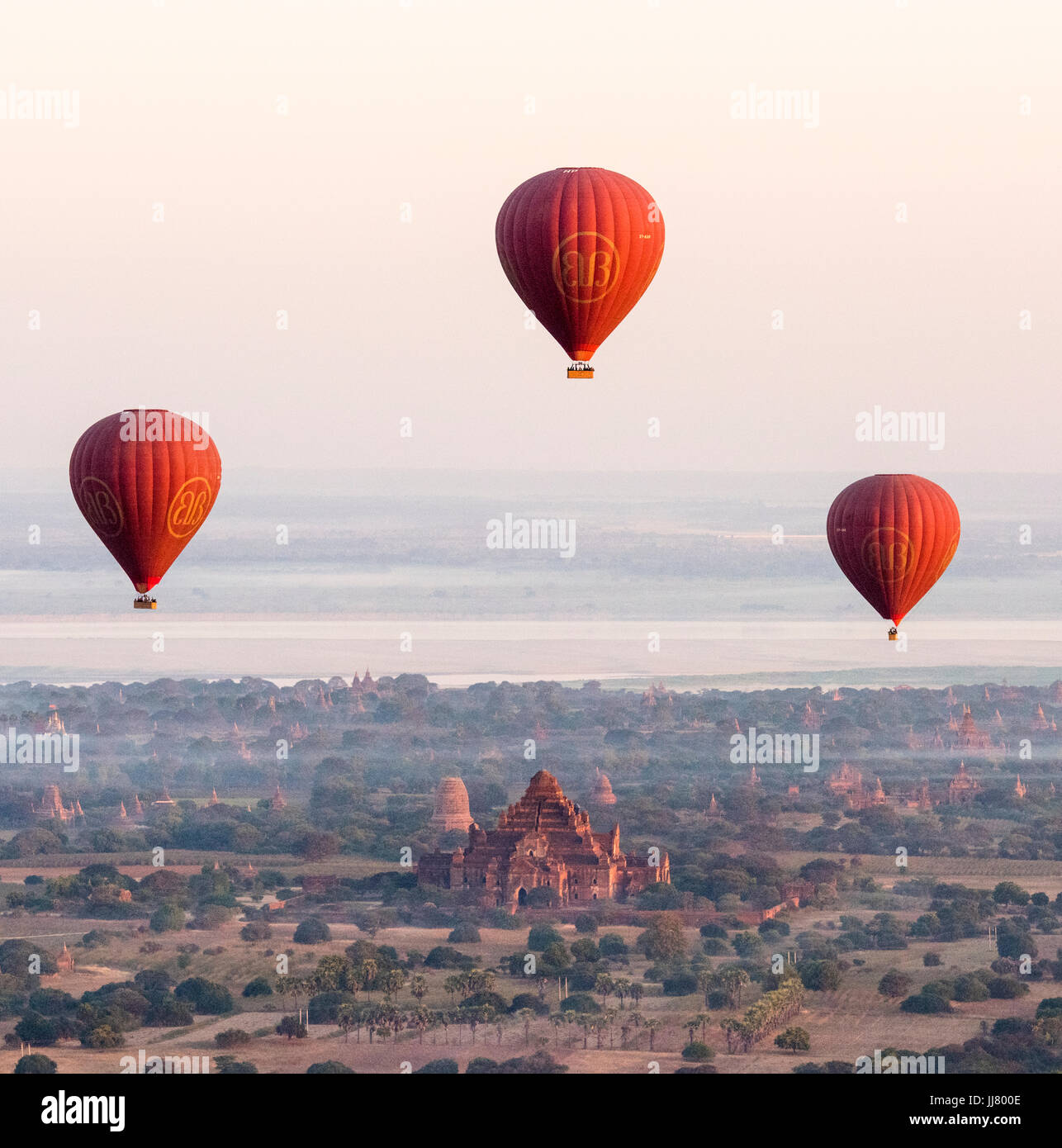 Hot air balloons flying over pagodas in Bagan, Myanmar Stock Photo - Alamy