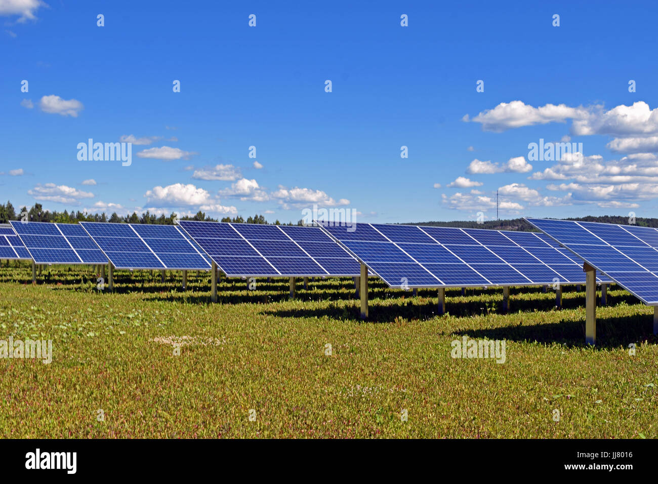 Field of photovoltaic panels hi-res stock photography and images - Alamy