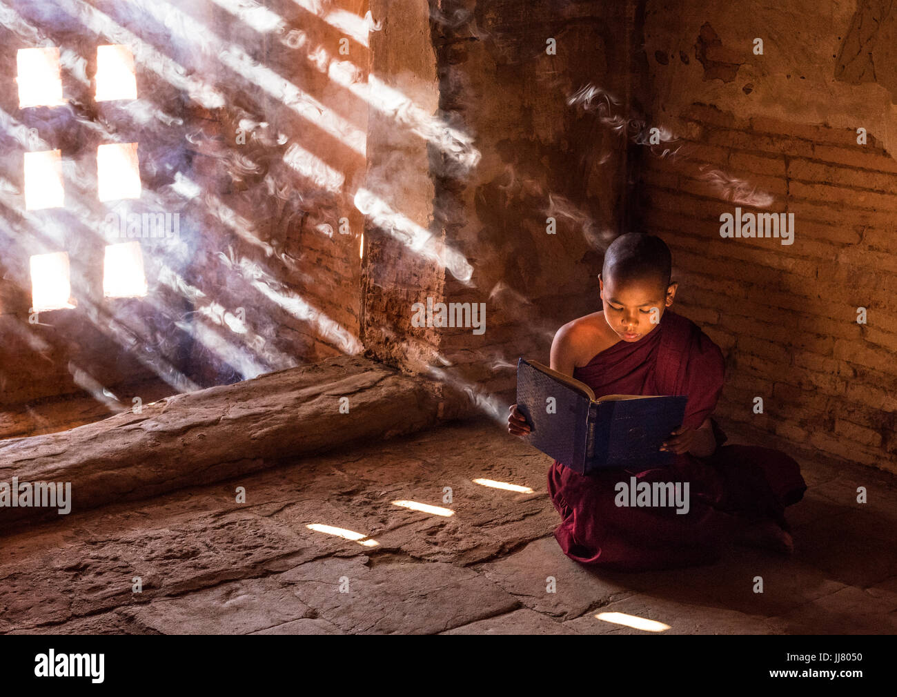 Buddhist monk reading a book hi-res stock photography and images - Alamy