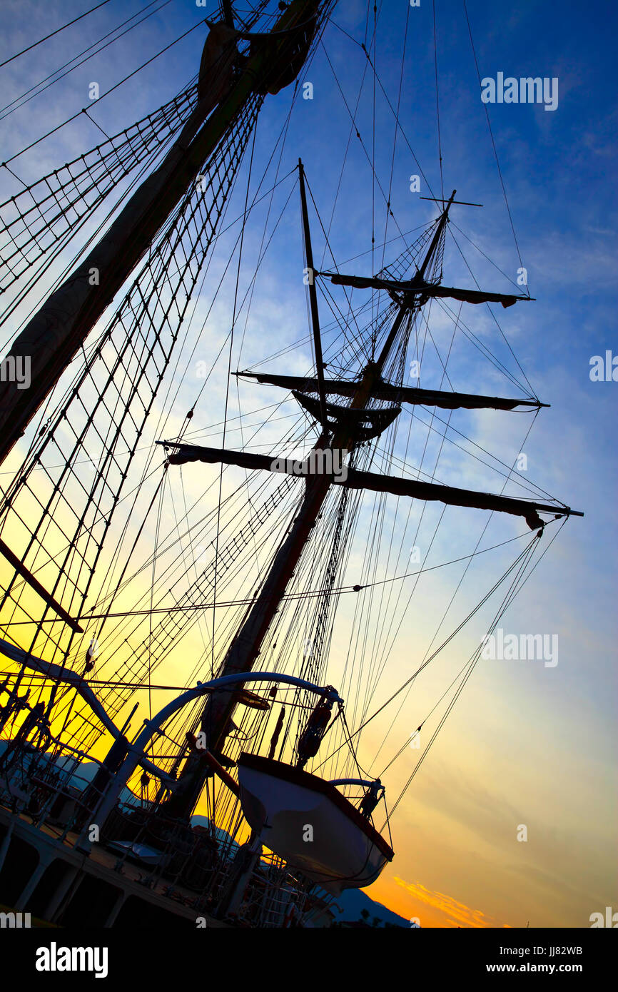 Old ship sailing sunset hi-res stock photography and images - Alamy