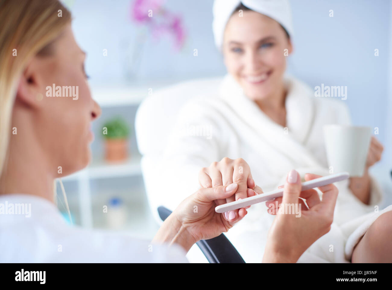 Making manicure at the salon Stock Photo - Alamy