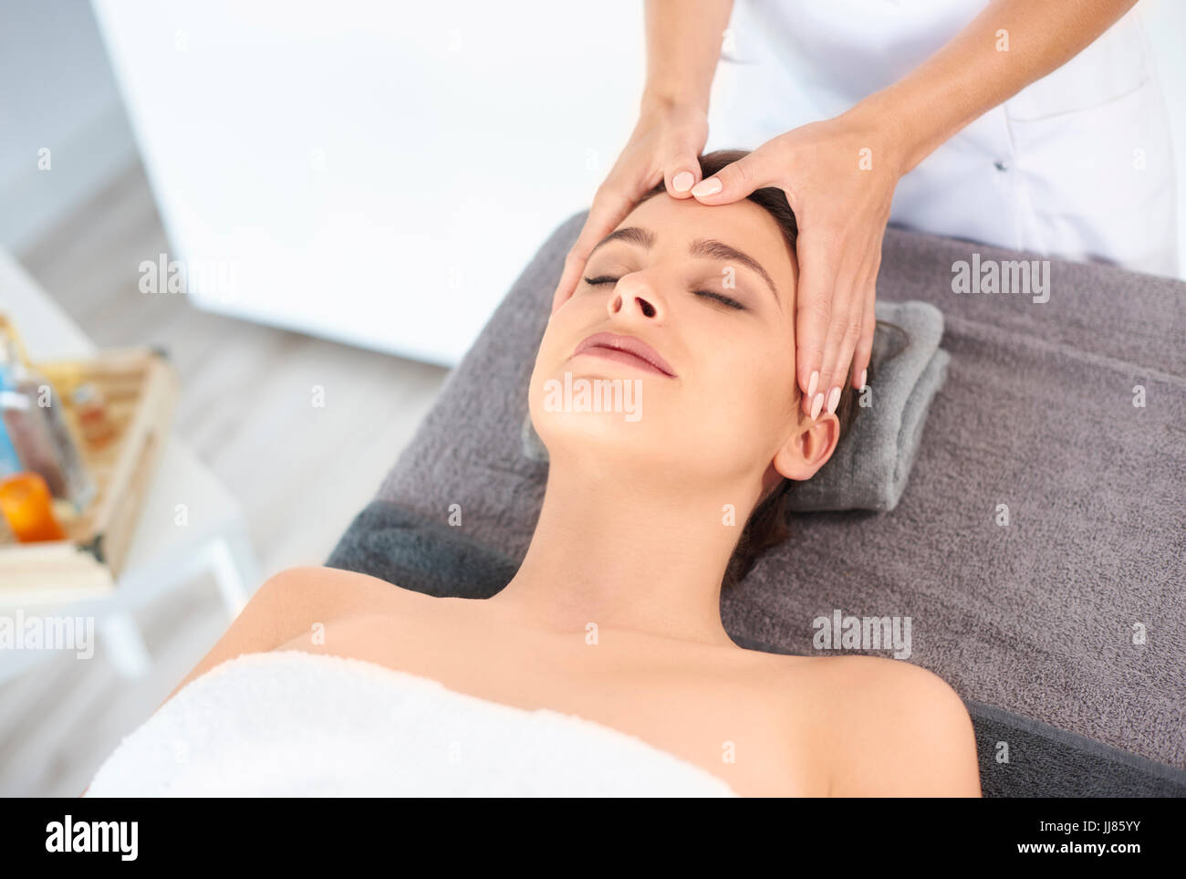 Professional facial hi-res stock photography and images - Alamy