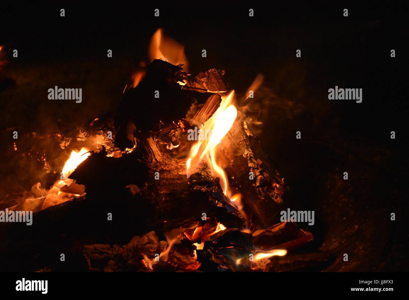 Embers campfire hi-res stock photography and images - Alamy